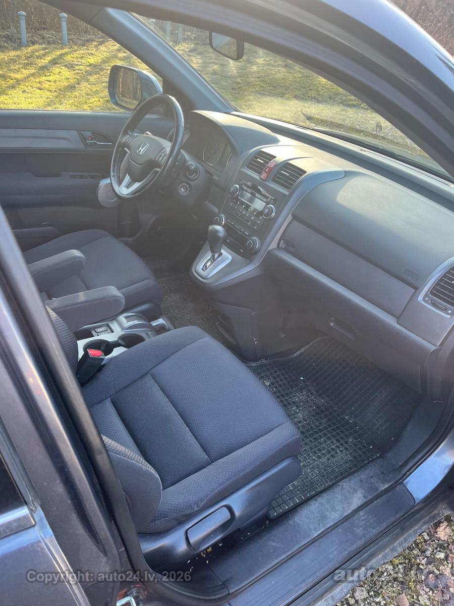 Pelēks Honda CR-V 2007 Pērnava, ar dzinēja tilpumu 2.00 L un nobraukumu 195 tūkst. km par 4999 €, foto 7 vietnē AUTOMOTO.COM.LV