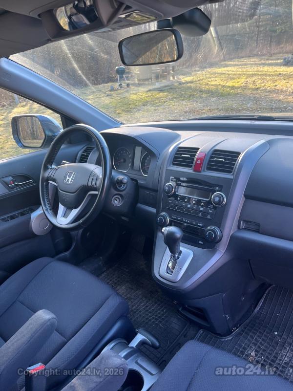 Pelēks Honda CR-V 2007 Pērnava, ar dzinēja tilpumu 2.00 L un nobraukumu 195 tūkst. km par 4999 €, foto 7 vietnē AUTOMOTO.COM.LV