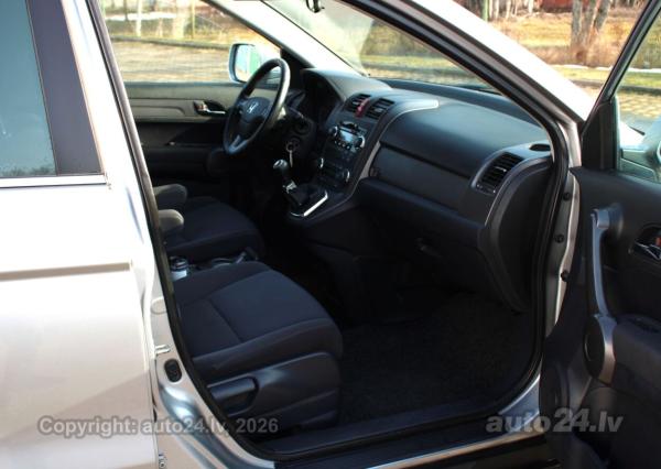 Grey Honda CR-V 2008 in Rapla, with an engine capacity of 2.00 L and mileage of 223 thousand km for 3999 €, photo 10 on AUTOMOTO.COM.LV