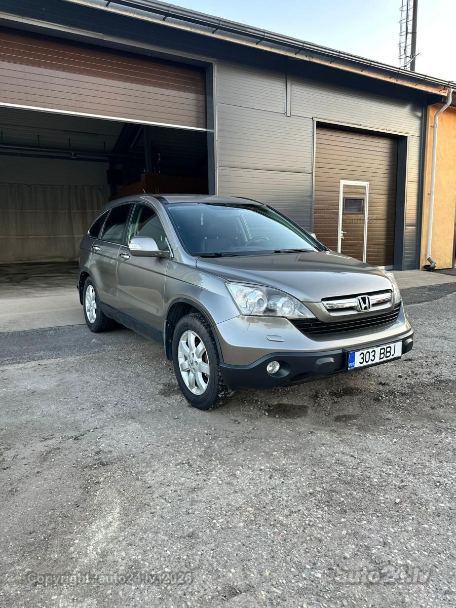 Grey Honda CR-V 2008 in Tallinn, with an engine capacity of 2.00 L and mileage of 320 thousand km for 3890 €, photo 1 on AUTOMOTO.COM.LV