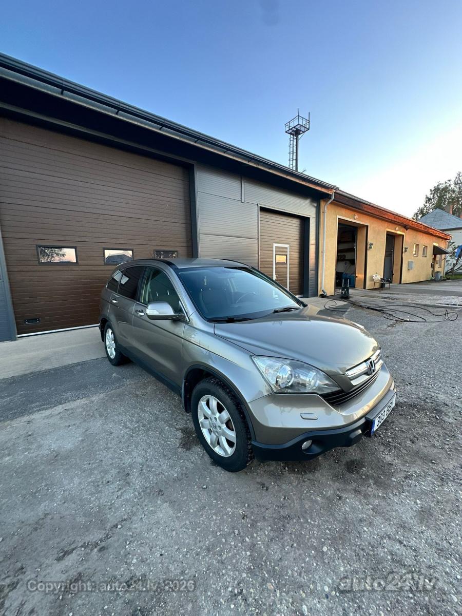 Grey Honda CR-V 2008 in Tallinn, with an engine capacity of 2.00 L and mileage of 320 thousand km for 3890 €, photo 3 on AUTOMOTO.COM.LV