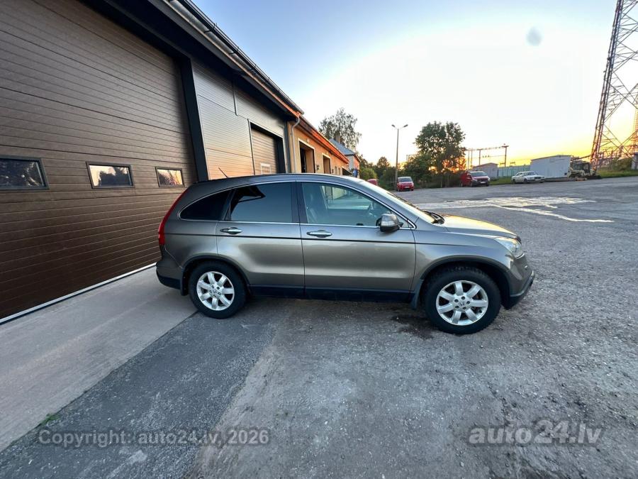 Grey Honda CR-V 2008 in Tallinn, with an engine capacity of 2.00 L and mileage of 320 thousand km for 3890 €, photo 5 on AUTOMOTO.COM.LV