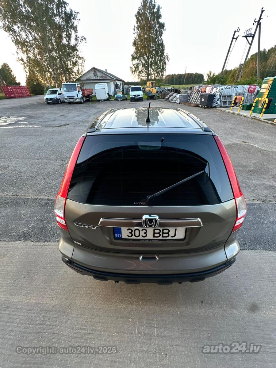 Grey Honda CR-V 2008 in Tallinn, with an engine capacity of 2.00 L and mileage of 320 thousand km for 3890 €, photo 8 on AUTOMOTO.COM.LV