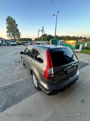 Grey Honda CR-V 2008 in Tallinn, with an engine capacity of 2.00 L and mileage of 320 thousand km for 3890 €, photo 9 on AUTOMOTO.COM.LV