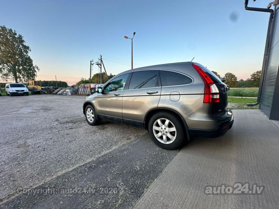 Grey Honda CR-V 2008 in Tallinn, with an engine capacity of 2.00 L and mileage of 320 thousand km for 3890 €, photo 10 on AUTOMOTO.COM.LV