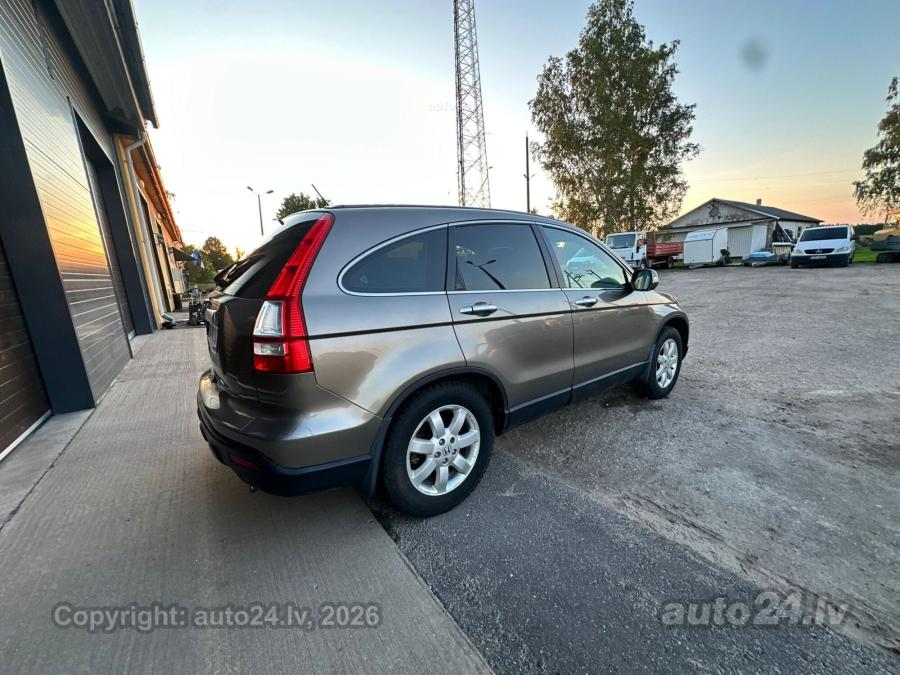 Grey Honda CR-V 2008 in Tallinn, with an engine capacity of 2.00 L and mileage of 320 thousand km for 3890 €, photo 11 on AUTOMOTO.COM.LV