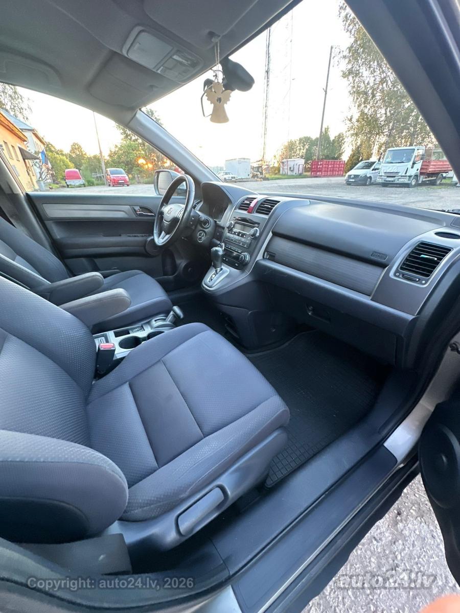Grey Honda CR-V 2008 in Tallinn, with an engine capacity of 2.00 L and mileage of 320 thousand km for 3890 €, photo 13 on AUTOMOTO.COM.LV