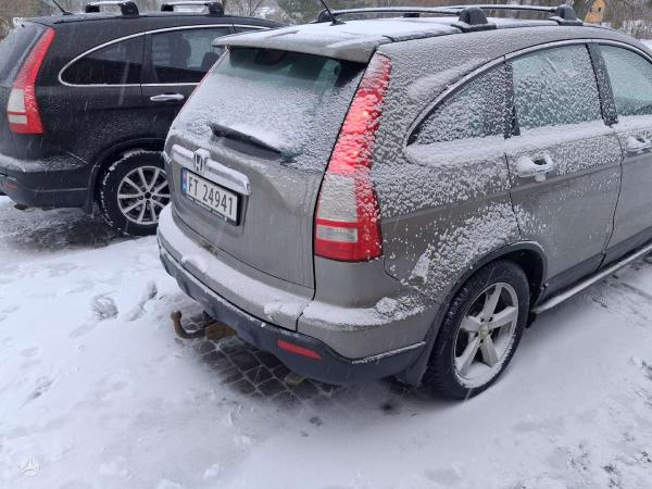Pelēks Honda CR-V 2009 Prienai, ar dzinēja tilpumu 2.20 L un nobraukumu 250 tūkst. km par 2700 €, foto 3 vietnē AUTOMOTO.COM.LV