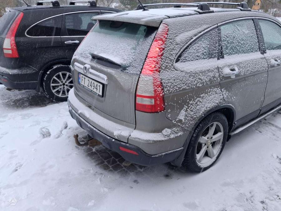 Grey Honda CR-V 2009 in Prienai, with an engine capacity of 2.20 L and mileage of 250 thousand km for 2700 €, photo 3 on AUTOMOTO.COM.LV