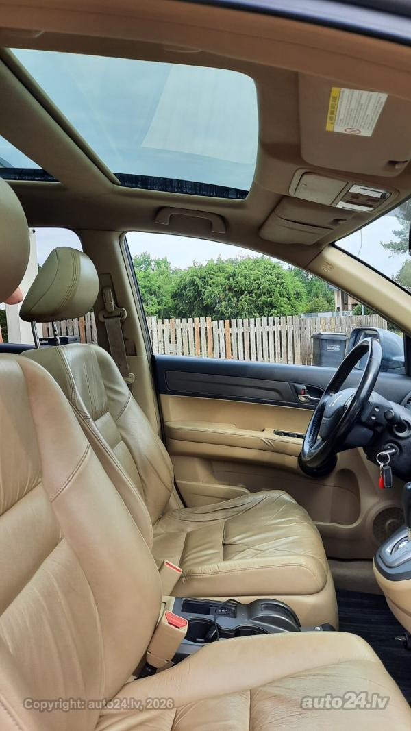 Pelēks Honda CR-V 2010 Tallina, ar dzinēja tilpumu 2.00 L un nobraukumu 238 tūkst. km par 7000 €, foto 3 vietnē AUTOMOTO.COM.LV