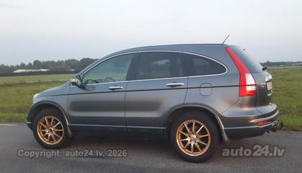 Pelēks Honda CR-V 2010 Tallina, ar dzinēja tilpumu 2.00 L un nobraukumu 238 tūkst. km par 7000 €, foto 5 vietnē AUTOMOTO.COM.LV