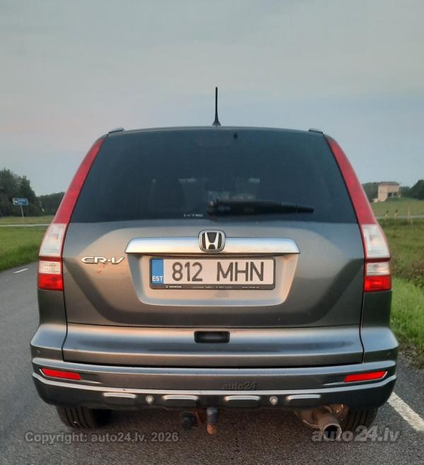 Pelēks Honda CR-V 2010 Tallina, ar dzinēja tilpumu 2.00 L un nobraukumu 238 tūkst. km par 7000 €, foto 6 vietnē AUTOMOTO.COM.LV