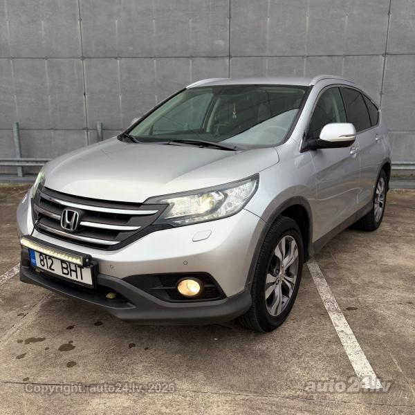 Honda CR-V 2013 in Tallinn on AUTOMOTO.COM.LV Grey Honda CR-V 2013 in Tallinn, with an engine capacity of 2.00 L and mileage of 354 thousand km for 9600 €, photo 1 on AUTOMOTO.COM.LV