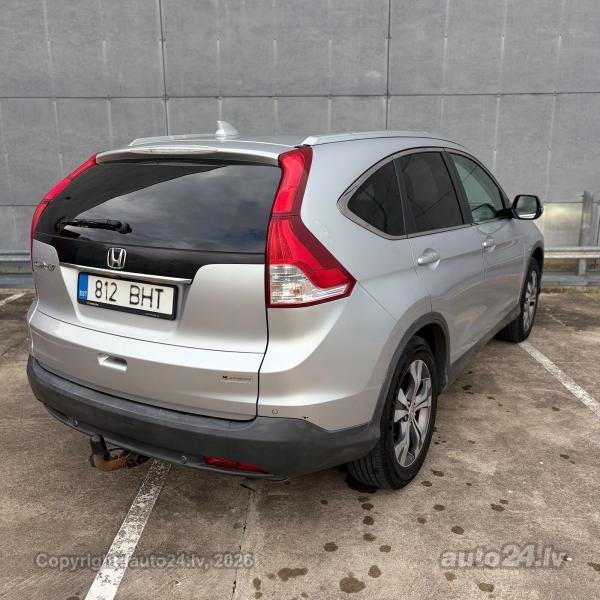 Honda CR-V 2013 in Tallinn on AUTOMOTO.COM.LV Grey Honda CR-V 2013 in Tallinn, with an engine capacity of 2.00 L and mileage of 354 thousand km for 9600 €, photo 4 on AUTOMOTO.COM.LV