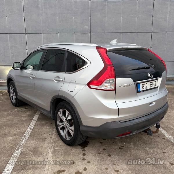 Honda CR-V 2013 in Tallinn on AUTOMOTO.COM.LV Grey Honda CR-V 2013 in Tallinn, with an engine capacity of 2.00 L and mileage of 354 thousand km for 9600 €, photo 5 on AUTOMOTO.COM.LV