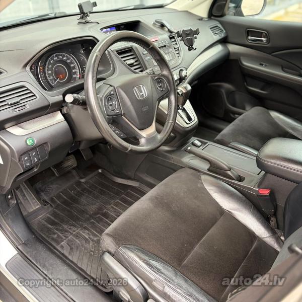 Honda CR-V 2013 in Tallinn on AUTOMOTO.COM.LV Grey Honda CR-V 2013 in Tallinn, with an engine capacity of 2.00 L and mileage of 354 thousand km for 9600 €, photo 8 on AUTOMOTO.COM.LV