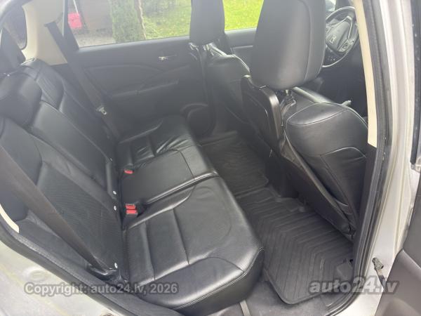 Grey Honda CR-V 2014 in Johvi, with an engine capacity of 2.20 L and mileage of 227 thousand km for 11000 €, photo 7 on AUTOMOTO.COM.LV