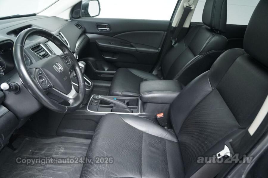 Grey Honda CR-V 2015 in Tallinn, with an engine capacity of 2.00 L and mileage of 149 thousand km for 15990 €, photo 6 on AUTOMOTO.COM.LV