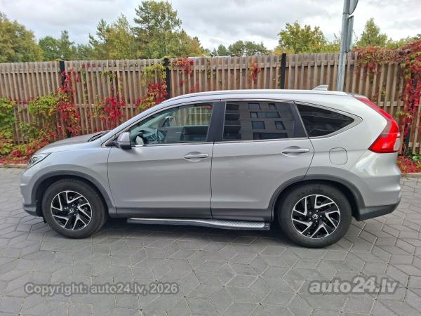 Grey Honda CR-V 2016 in Tallinn, with an engine capacity of 2.00 L and mileage of 147 thousand km for 14900 €, photo 4 on AUTOMOTO.COM.LV