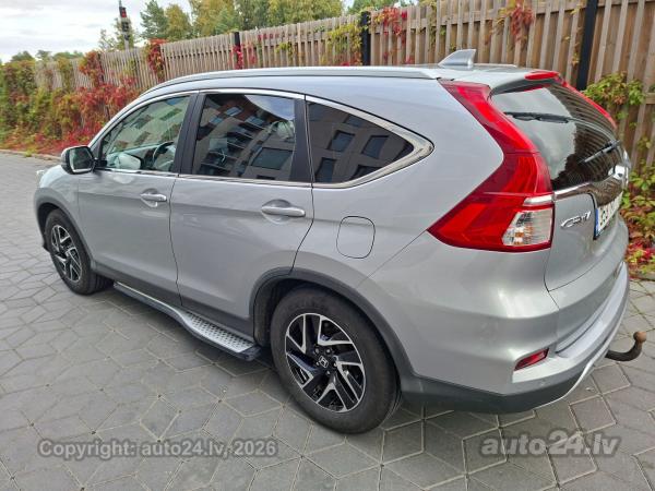 Grey Honda CR-V 2016 in Tallinn, with an engine capacity of 2.00 L and mileage of 147 thousand km for 14900 €, photo 5 on AUTOMOTO.COM.LV