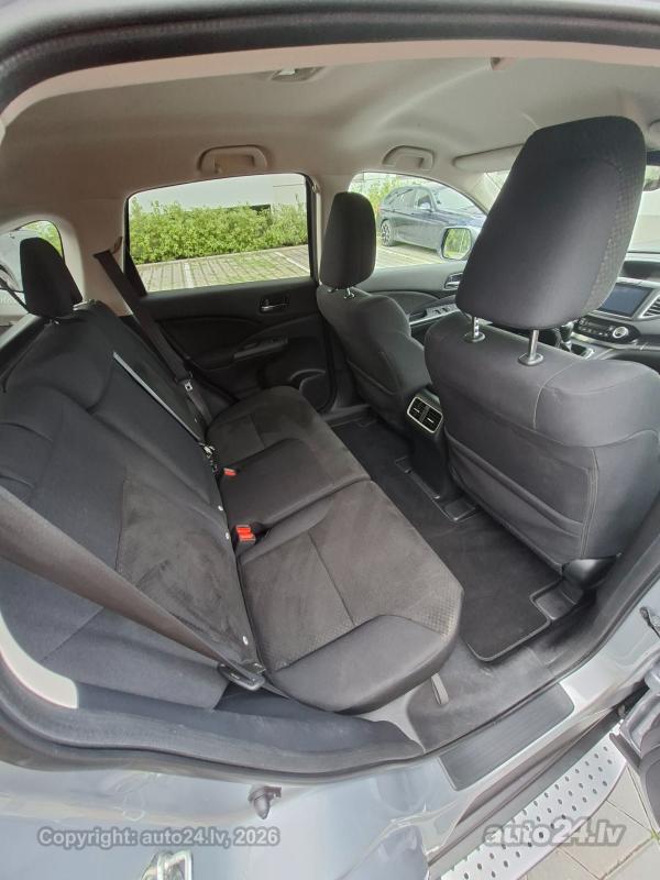 Grey Honda CR-V 2016 in Tallinn, with an engine capacity of 2.00 L and mileage of 147 thousand km for 14900 €, photo 11 on AUTOMOTO.COM.LV