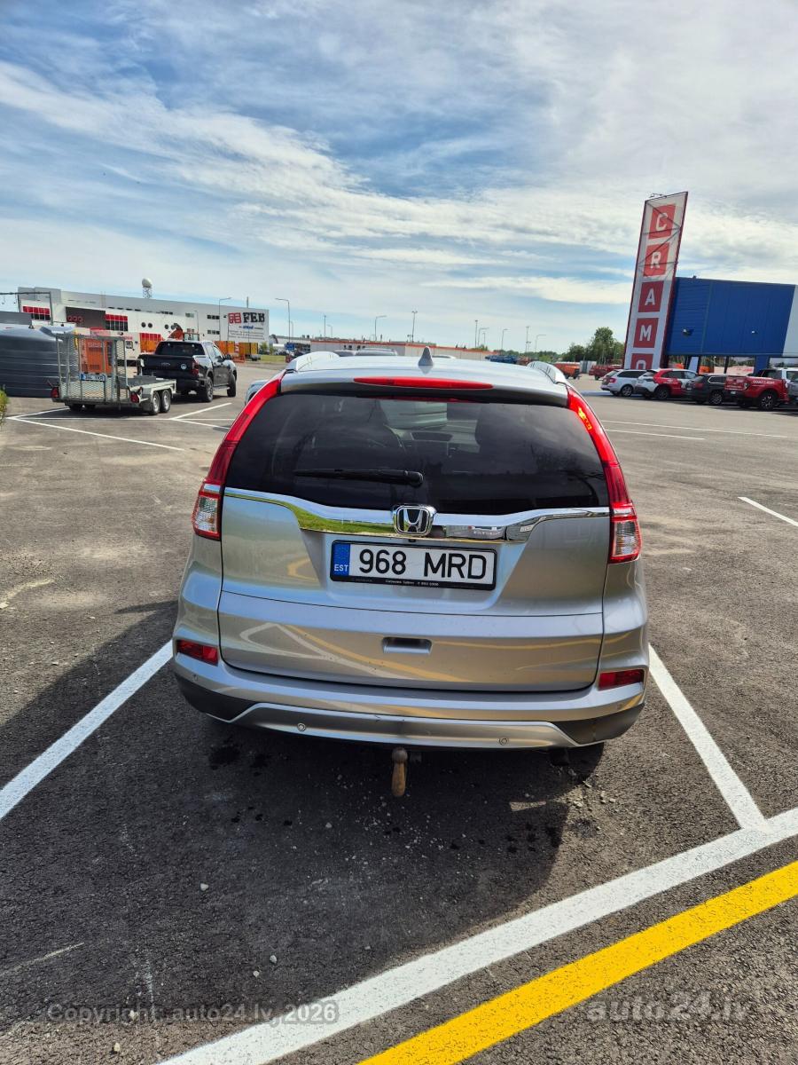 Pelēks Honda CR-V 2017 Tallina, ar dzinēja tilpumu 1.60 L un nobraukumu 169 tūkst. km par 14650 €, foto 5 vietnē AUTOMOTO.COM.LV