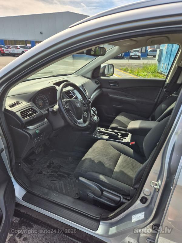 Grey Honda CR-V 2017 in Tallinn, with an engine capacity of 1.60 L and mileage of 169 thousand km for 14650 €, photo 7 on AUTOMOTO.COM.LV