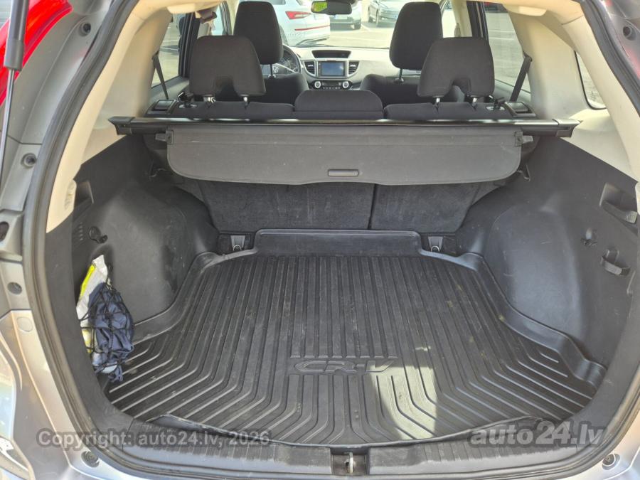 Pelēks Honda CR-V 2017 Tallina, ar dzinēja tilpumu 1.60 L un nobraukumu 169 tūkst. km par 14650 €, foto 14 vietnē AUTOMOTO.COM.LV