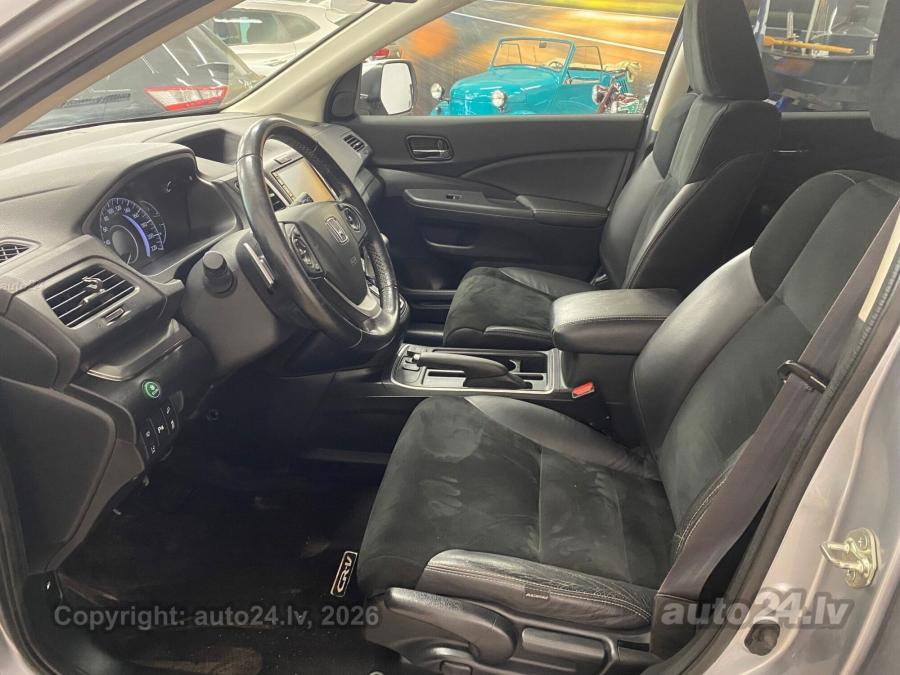Grey Honda CR-V 2018 in Johvi, with an engine capacity of 2.00 L and mileage of 158 thousand km for 15500 €, photo 9 on AUTOMOTO.COM.LV