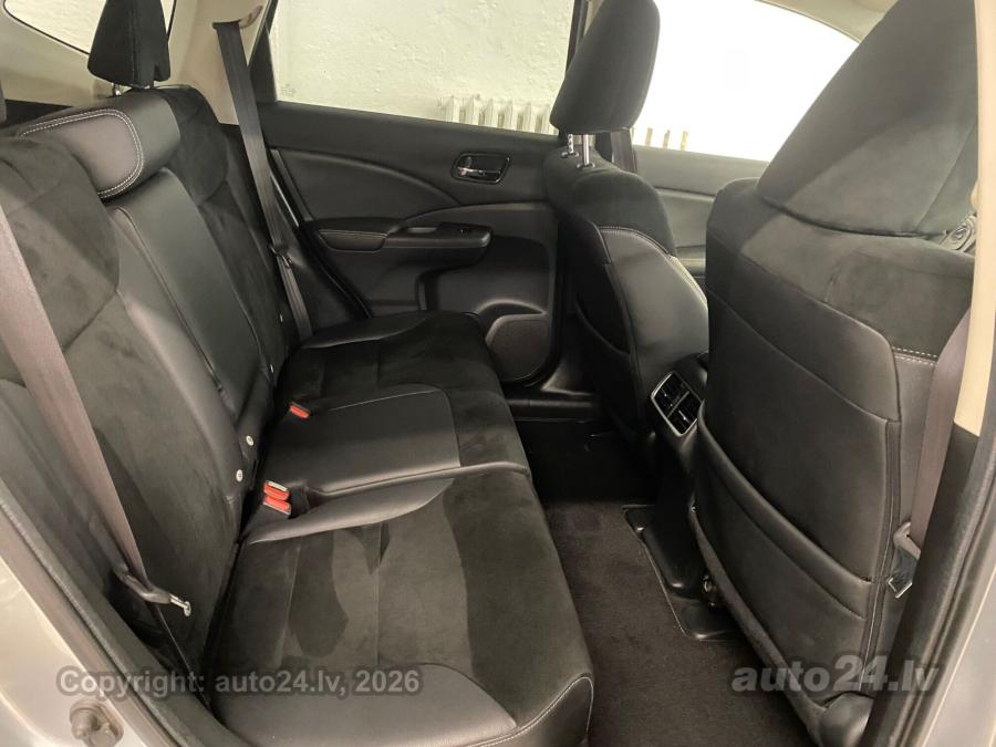 Grey Honda CR-V 2018 in Johvi, with an engine capacity of 2.00 L and mileage of 158 thousand km for 15500 €, photo 11 on AUTOMOTO.COM.LV