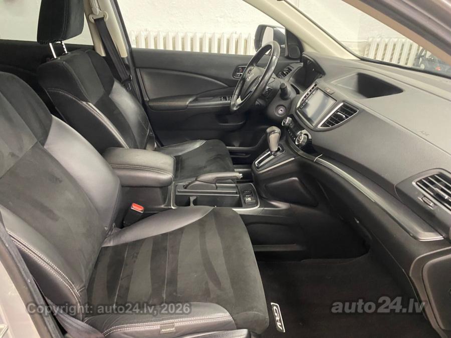 Grey Honda CR-V 2018 in Johvi, with an engine capacity of 2.00 L and mileage of 158 thousand km for 15500 €, photo 12 on AUTOMOTO.COM.LV