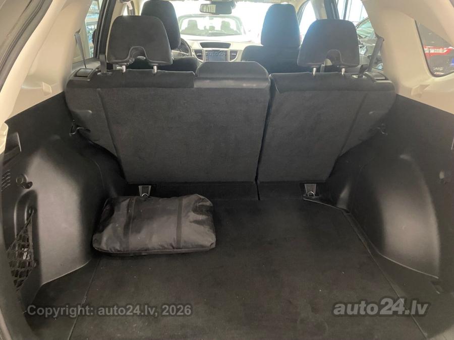 Grey Honda CR-V 2018 in Johvi, with an engine capacity of 2.00 L and mileage of 158 thousand km for 15500 €, photo 13 on AUTOMOTO.COM.LV