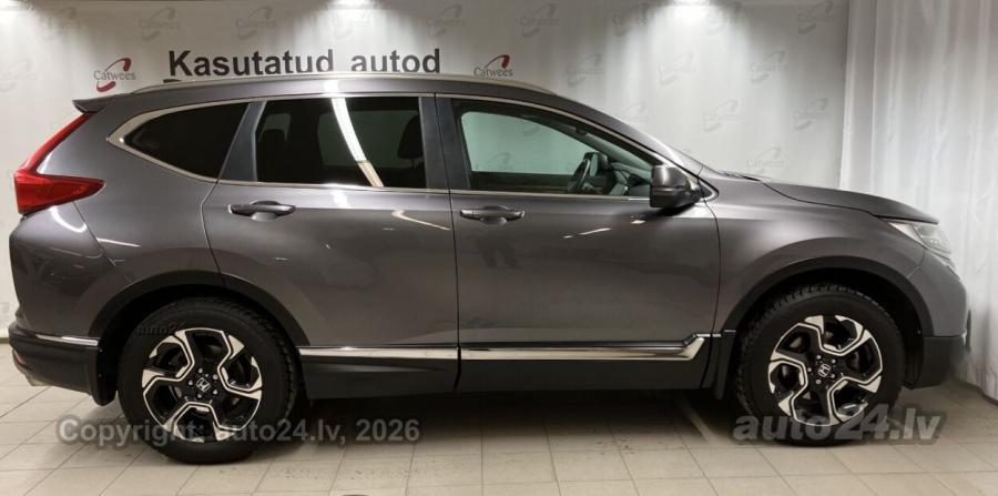 Grey Honda CR-V 2019 in Tallinn, with an engine capacity of 1.50 L and mileage of 131 thousand km for 19900 €, photo 4 on AUTOMOTO.COM.LV
