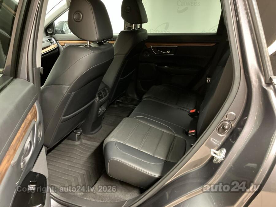 Grey Honda CR-V 2019 in Tallinn, with an engine capacity of 1.50 L and mileage of 131 thousand km for 19900 €, photo 8 on AUTOMOTO.COM.LV