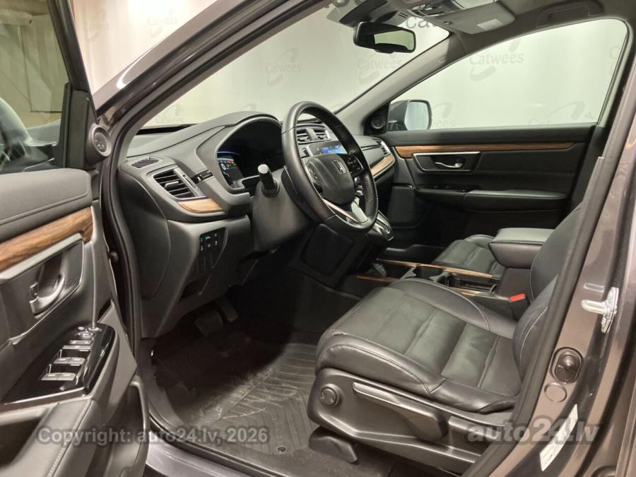 Grey Honda CR-V 2019 in Tallinn, with an engine capacity of 1.50 L and mileage of 111 thousand km for 19900 €, photo 8 on AUTOMOTO.COM.LV