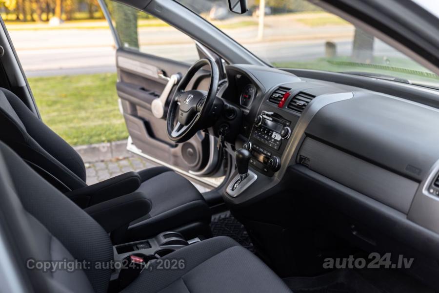 Honda CR-V 2007 Tallina, ar dzinēja tilpumu 2.00 L un nobraukumu 138 tūkst. km par 4999 €, foto 13 vietnē AUTOMOTO.COM.LV