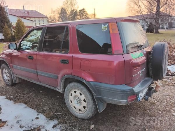 Red Honda CR-V 1998 in Gulbene, with an engine capacity of 2.00 L and mileage of 381 thousand km for 1650 €, photo 4 on AUTOMOTO.COM.LV