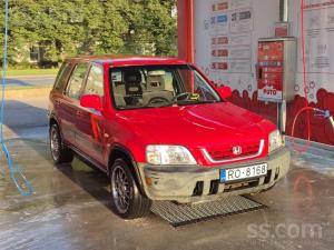Red Honda CR-V 2000 in Riga, with an engine capacity of 2.00 L and mileage of 143 thousand km for 1700 €, photo 3 on AUTOMOTO.COM.LV