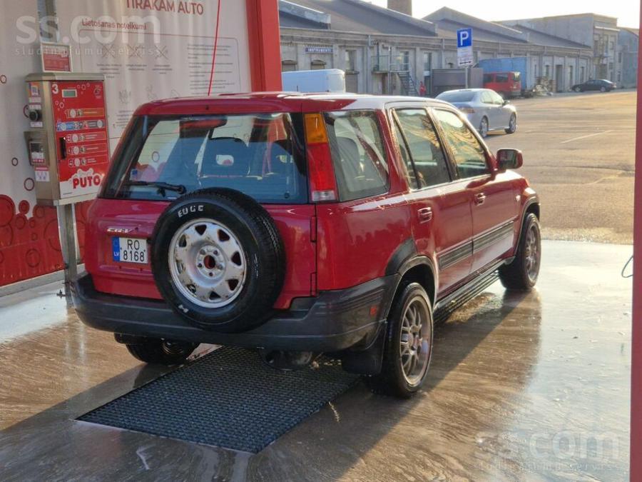 Red Honda CR-V 2000 in Riga, with an engine capacity of 2.00 L and mileage of 143 thousand km for 1700 €, photo 4 on AUTOMOTO.COM.LV