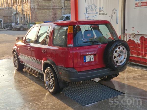 Red Honda CR-V 2000 in Riga, with an engine capacity of 2.00 L and mileage of 143 thousand km for 1700 €, photo 5 on AUTOMOTO.COM.LV