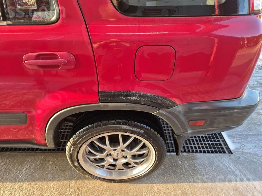 Red Honda CR-V 2000 in Riga, with an engine capacity of 2.00 L and mileage of 143 thousand km for 1700 €, photo 7 on AUTOMOTO.COM.LV