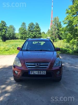 Red Honda CR-V 2005 in Riga, with an engine capacity of 2.00 L and mileage of 326 thousand km for 1800 €, photo 6 on AUTOMOTO.COM.LV