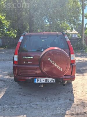Red Honda CR-V 2005 in Riga, with an engine capacity of 2.00 L and mileage of 326 thousand km for 1800 €, photo 8 on AUTOMOTO.COM.LV
