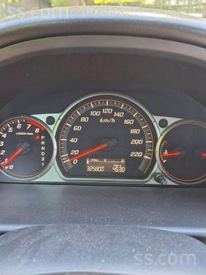 Red Honda CR-V 2005 in Riga, with an engine capacity of 2.00 L and mileage of 326 thousand km for 1800 €, photo 9 on AUTOMOTO.COM.LV