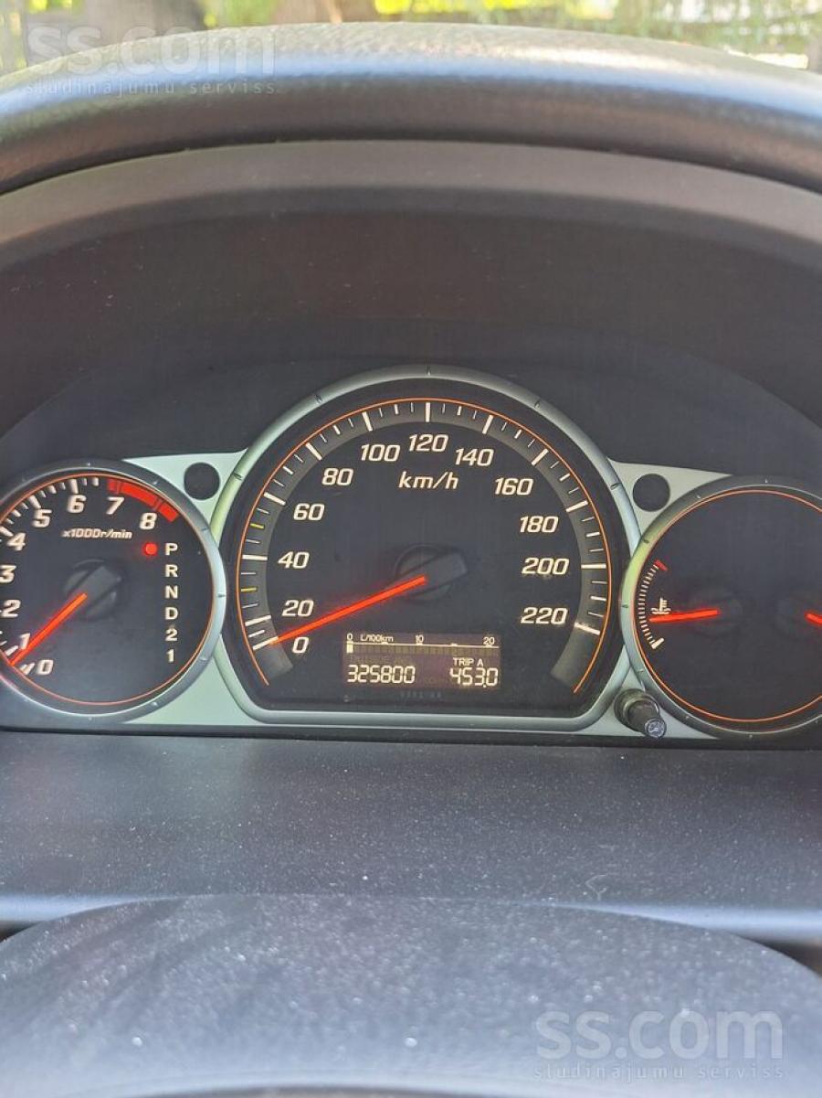 Red Honda CR-V 2005 in Riga, with an engine capacity of 2.00 L and mileage of 326 thousand km for 1800 €, photo 9 on AUTOMOTO.COM.LV