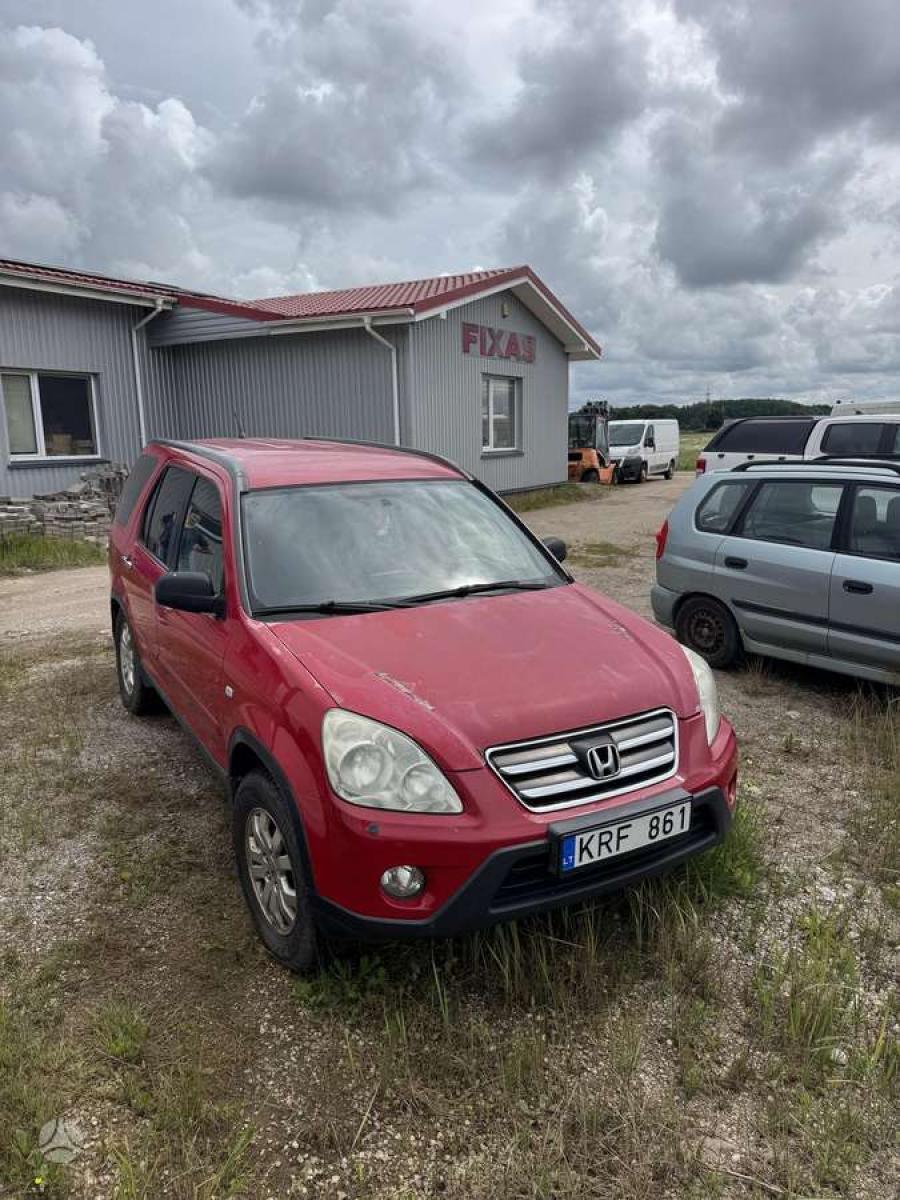 Красный Хонда СРВ 2005 в Кретинга, объемом двигателя 2.00 л и пробегом 298 тыс. км за 1000 €, фото 3 на AUTOMOTO.COM.LV