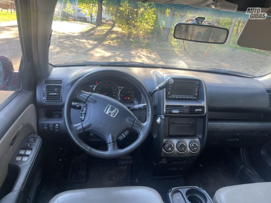 Red Honda CR-V 2006 in Ignalina, with an engine capacity of 2.00 L and mileage of 220 thousand km for 1650 €, photo 8 on AUTOMOTO.COM.LV