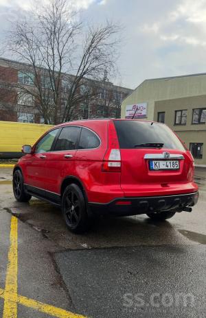 Red Honda CR-V 2007 in Riga, with an engine capacity of 2.00 L and mileage of 330 thousand km for 4100 €, photo 2 on AUTOMOTO.COM.LV