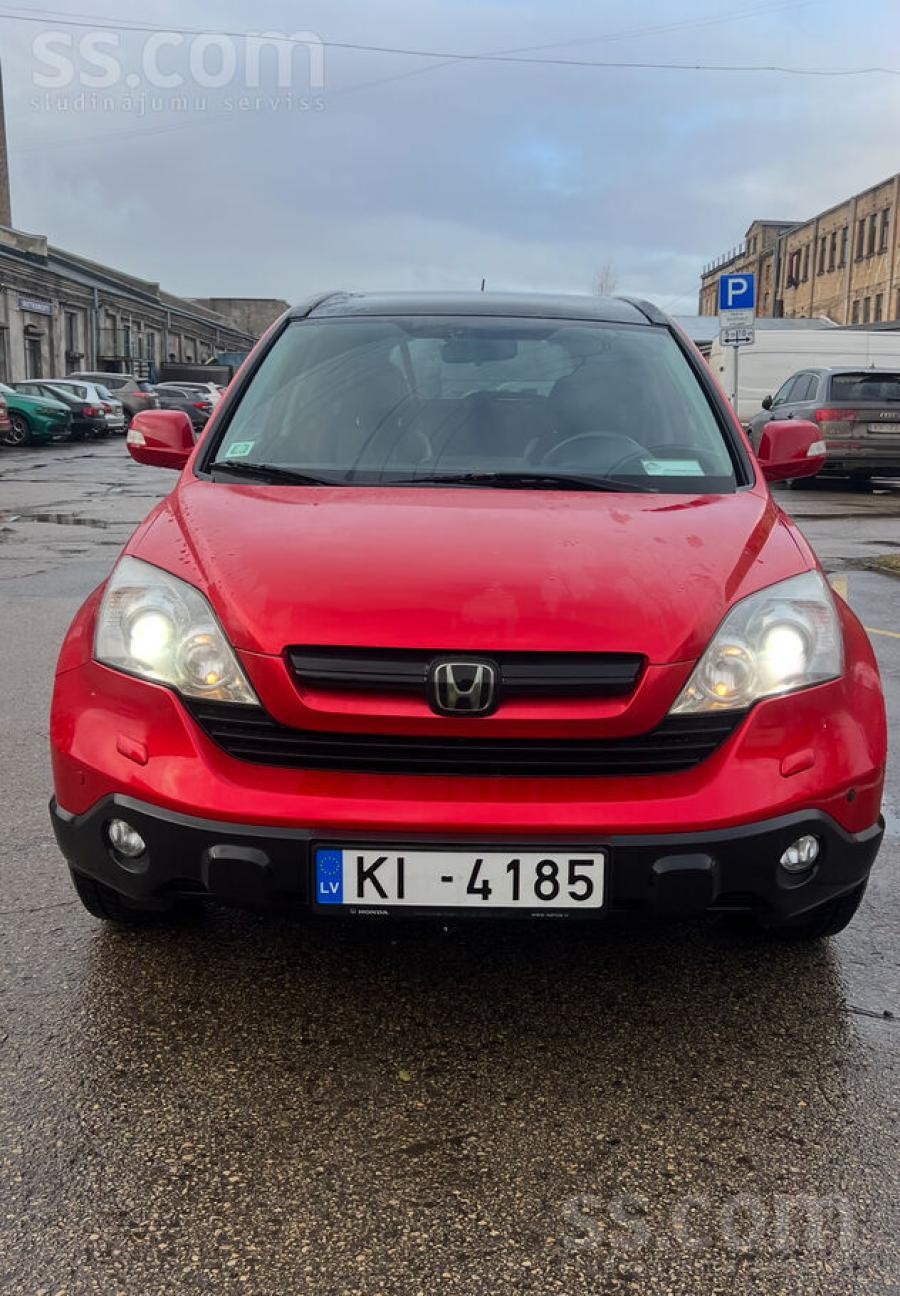 Red Honda CR-V 2007 in Riga, with an engine capacity of 2.00 L and mileage of 330 thousand km for 4100 €, photo 3 on AUTOMOTO.COM.LV