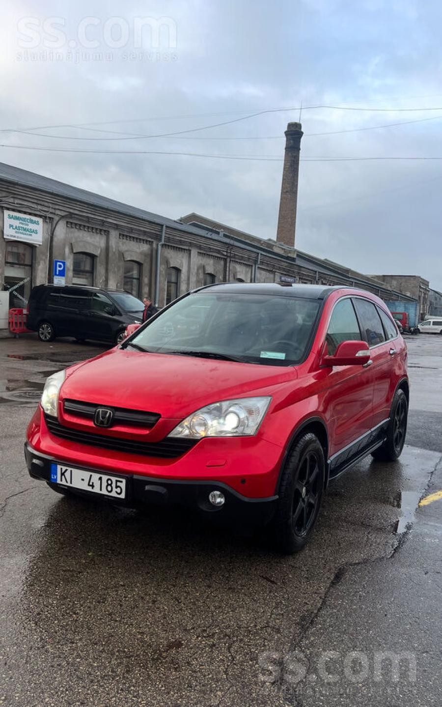 Red Honda CR-V 2007 in Riga, with an engine capacity of 2.00 L and mileage of 330 thousand km for 4100 €, photo 5 on AUTOMOTO.COM.LV